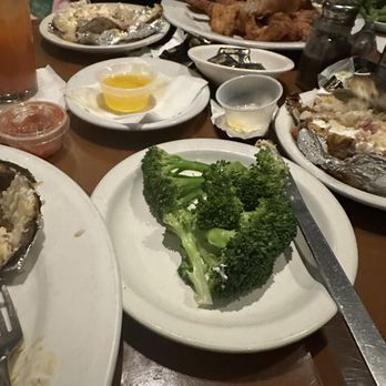 DELLIS’ RESTAURANT BAR & GRILL - Updated December 2025 - 89 Photos ...