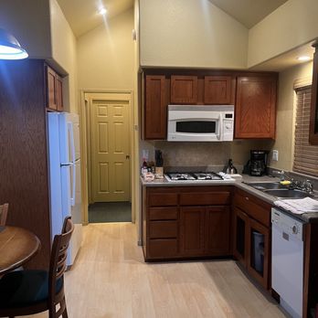 LIGHTHOUSE POINTE RESORT - Updated December 2025 - 55 Photos & 32 ...