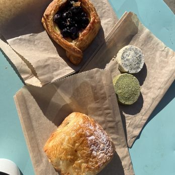 FRESH FLOURS - Updated March 2025 - 263 Photos & 193 Reviews - 1624 S ...