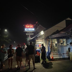 FOUR SEAS ICE CREAM - 135 Photos & 257 Reviews - 360 S Main St ...