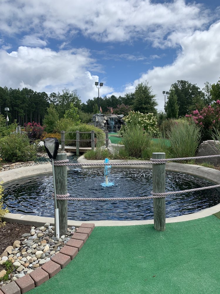 LAKESIDE MINI GOLF - Updated July 2024 - 13 Photos - 3359 River Rd ...