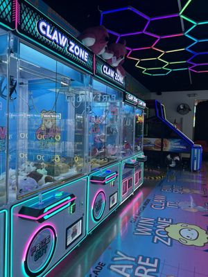 CLAW ZONE - Updated September 2025 - 19 Photos - 5629 Outer Lp ...