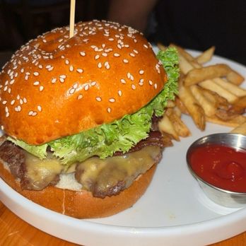 CHOMP KITCHEN AND DRINKS - Updated August 2025 - 354 Photos & 258 ...