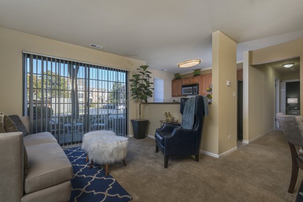 CLOVER RIDGE EAST APARTMENTS - Updated October 2025 - 11 Photos & 20 ...