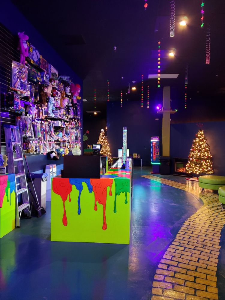 OUTRAGEOUS MINI GOLF - Updated December 2024 - 39 Photos & 16 Reviews ...