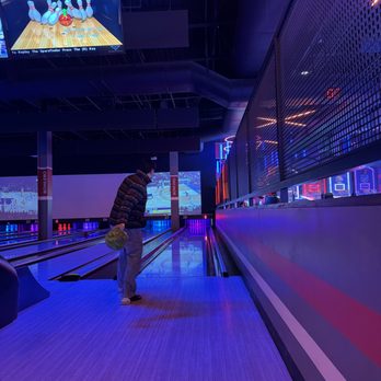 BOWLERO OXNARD - Updated December 2025 - 163 Photos & 194 Reviews - 601 ...