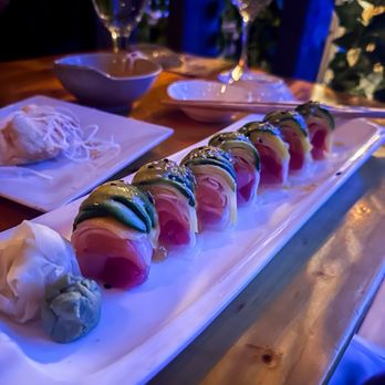 YELLOWTAIL SUSHI BAR AND ASIAN KITCHEN - Updated May 2024 - 288 Photos ...