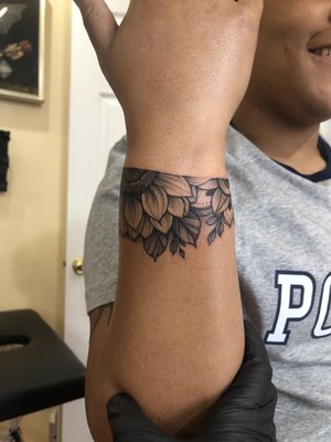 LOOSE SCREW TATTOO - 58 Photos & 42 Reviews - Tattoo - 3313A W Cary St ...