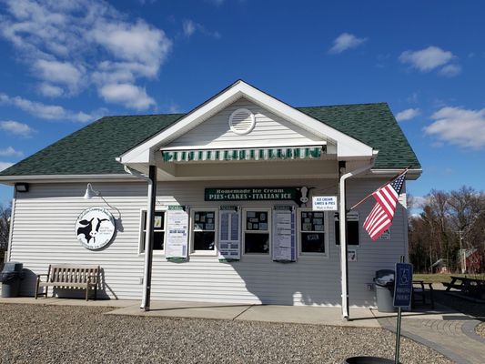 COLLINS CREAMERY - 101 Photos & 158 Reviews - 9 Powder Hill Rd, Enfield ...