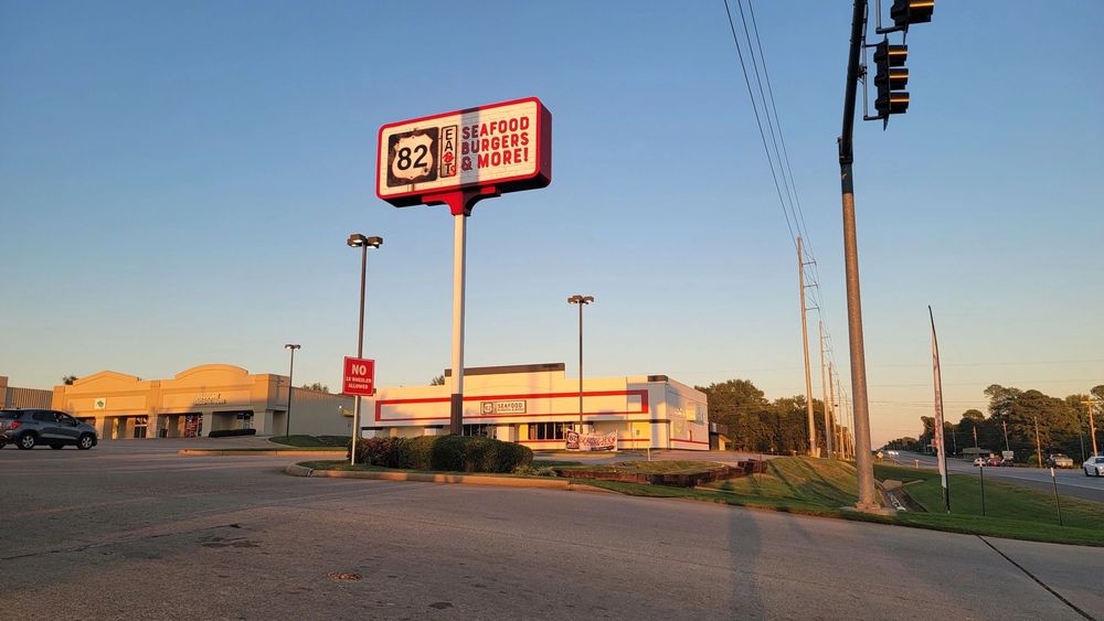 82 EATS - 3801 E 9th St, Texarkana, Arkansas - Seafood - Restaurant ...