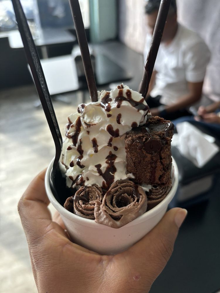 ICE ‘N’ ROLL - Updated January 2026 - 45 Photos & 34 Reviews - 4263 N ...