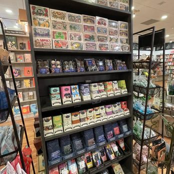 BROOKLINE BOOKSMITH - Updated January 2025 - 145 Photos & 498 Reviews ...