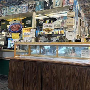 HAPPY BURGER DINER with reviews - Updated September 2024 - 568 Photos ...