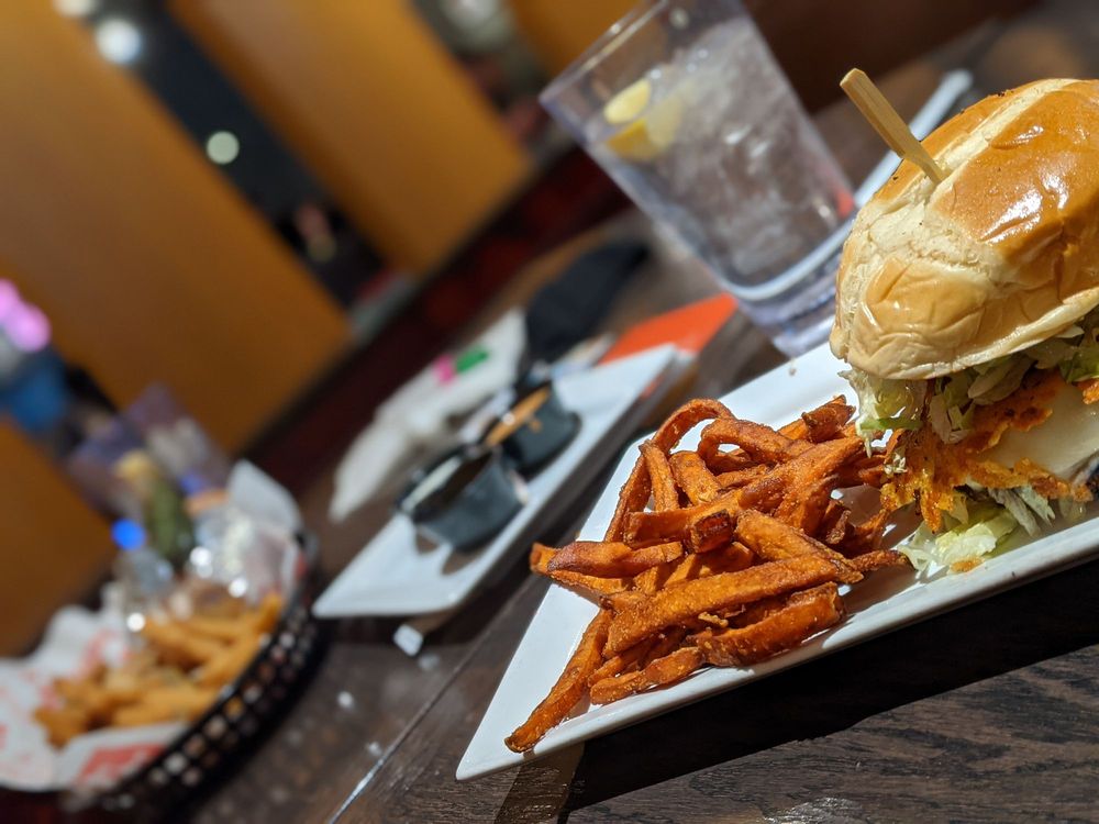 RED ROBIN GOURMET BURGERS AND BREWS - 179 Photos & 194 Reviews - 4605 S ...