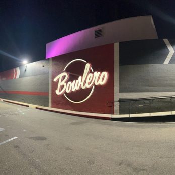 BOWLERO WOODLAND HILLS - Updated October 2025 - 424 Photos & 784 ...