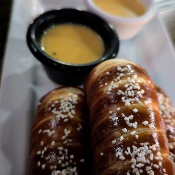 THE WHITE RABBIT - Updated July 2025 - 639 Photos & 420 Reviews - 207 N ...