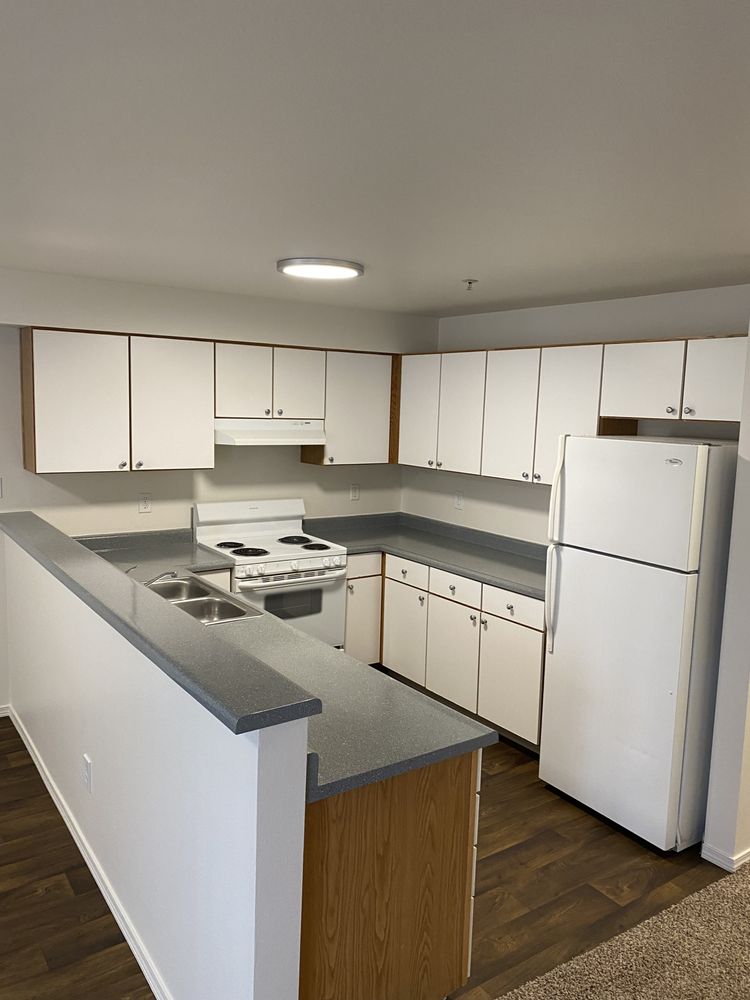 FOSTER PLAZA APARTMENTS - Updated October 2025 - 24 Photos - 12923 SE ...