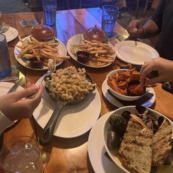 THE TREE HOUSE TAVERN & BISTRO - Updated March 2025 - 1834 Photos & 869 ...