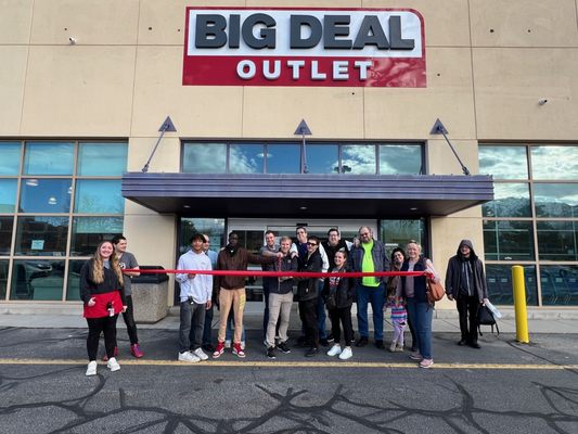 BIG DEAL OUTLET - Updated October 2025 - 1122 E Fort Union Blvd ...