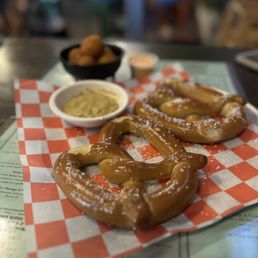 BEER TRADE CO - Updated October 2025 - 288 Photos & 302 Reviews - 145 ...