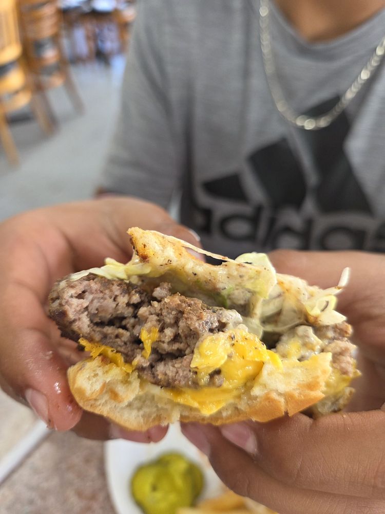 MASTER BURGER #4 - Updated October 2025 - 67 Photos & 97 Reviews - 1001 ...