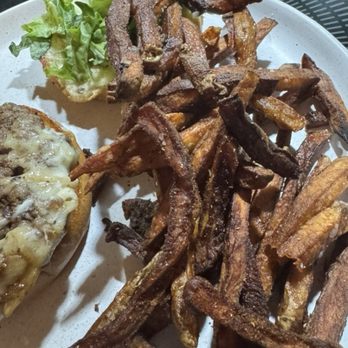 THE BURGER DIVE - Updated June 2025 - 365 Photos & 689 Reviews - 114 N ...