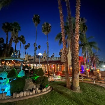 CASTLE PARK - Updated May 2025 - 677 Photos & 834 Reviews - 3500 Polk ...