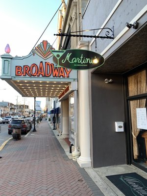 MARTINI’S ON BROADWAY - Updated December 2025 - 72 Photos & 78 Reviews ...