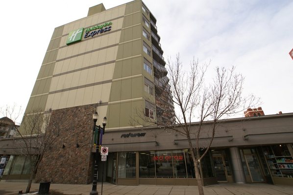 RED ARROW - Updated January 2026 - 14 Photos & 45 Reviews - 10014 104th ...