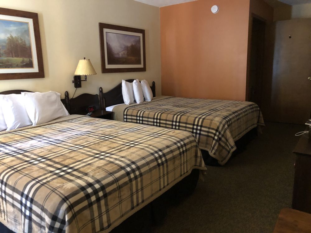 COUNTRY MOUNTAIN INN - Updated July 2025 - 18 Photos - 4112 E Van Buren ...