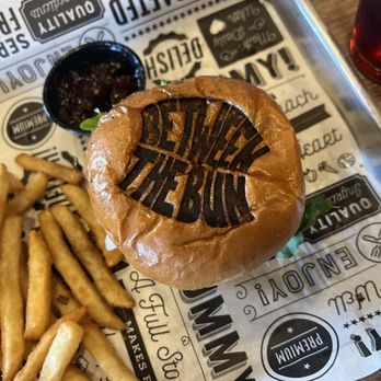 BETWEEN THE BUN - Updated December 2025 - 38 Photos & 45 Reviews ...