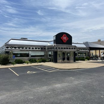 PIPS PUB - Updated October 2025 - 65 Photos & 30 Reviews - 19501 Elpers ...