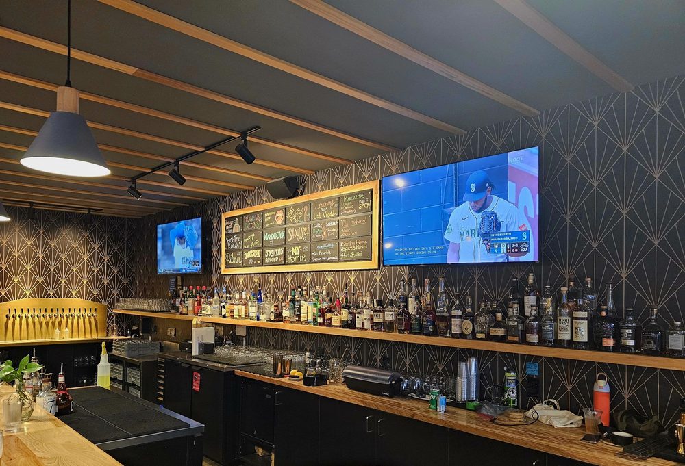 BREAKSIDE BREWERY - BEAVERTON - Updated December 2025 - 81 Photos & 43 ...