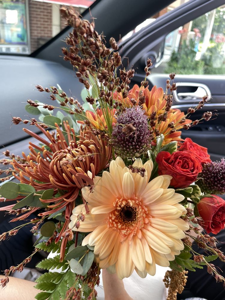 FLOWERS BY LISA - Updated May 2026 - 25 Photos & 10 Reviews - 627 ...