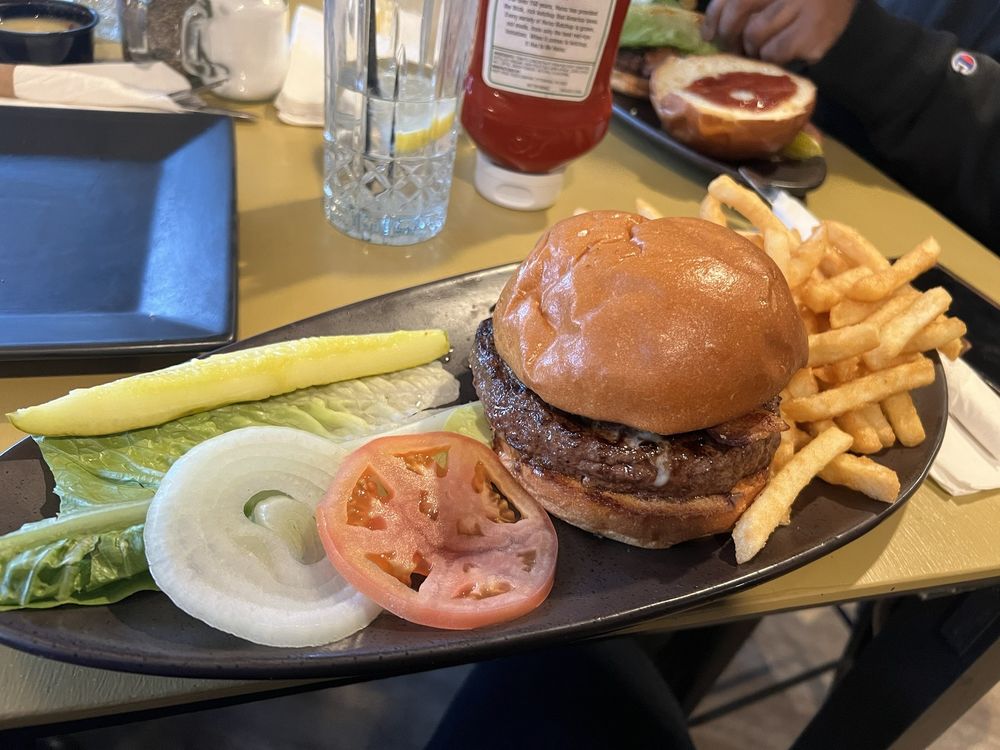 GREENVIEW TAVERN - Updated August 2025 - 12 Photos & 13 Reviews - 10 ...