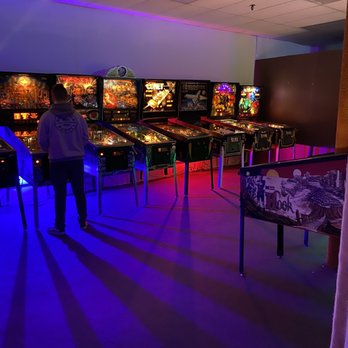 UNDERGROUND RETROCADE - Arcades at 121 W Main St, West Dundee, Illinois ...