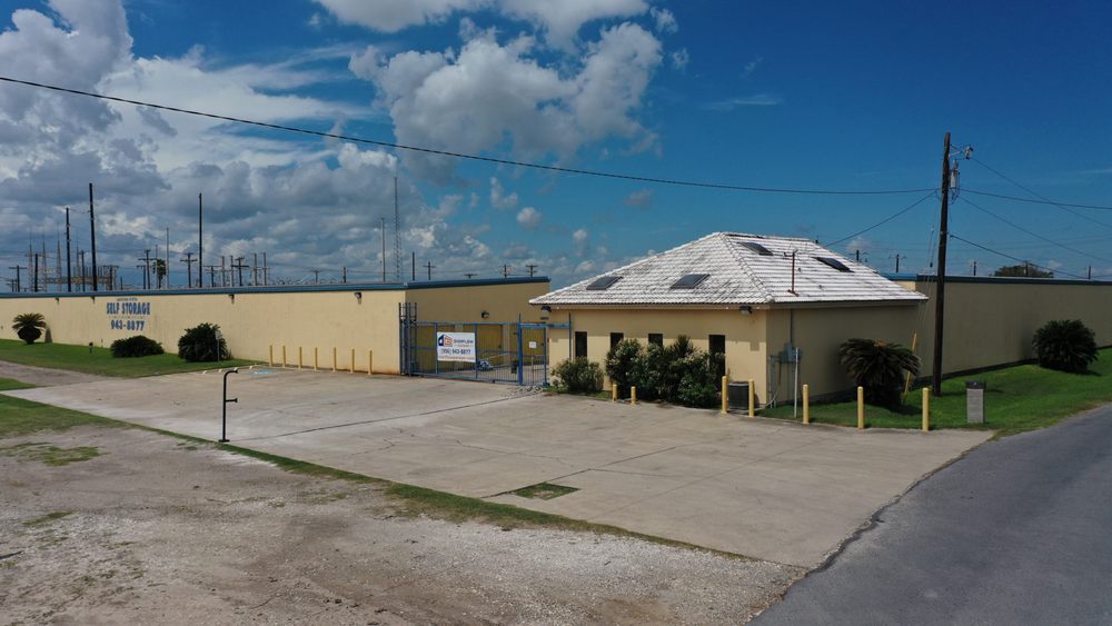 OVERFLOW GARAGE - Updated December 2024 - 25 Photos - 101 Palm Blvd ...