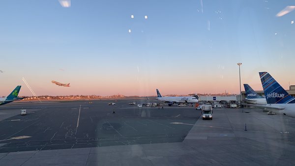 BOSTON LOGAN INTERNATIONAL AIRPORT - TERMINAL C - 268 Photos & 258 ...