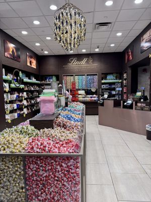 LINDT CHOCOLATE SHOP - Updated October 2024 - 51 Photos & 67 Reviews ...