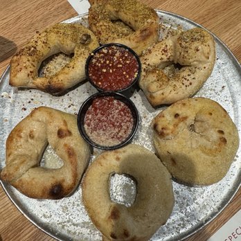 TOMATO BAR PIZZA BAKERY - Updated January 2026 - 304 Photos & 366 ...