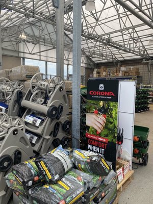 LOWE’S HOME IMPROVEMENT - Updated December 2025 - 84 Photos & 41 ...