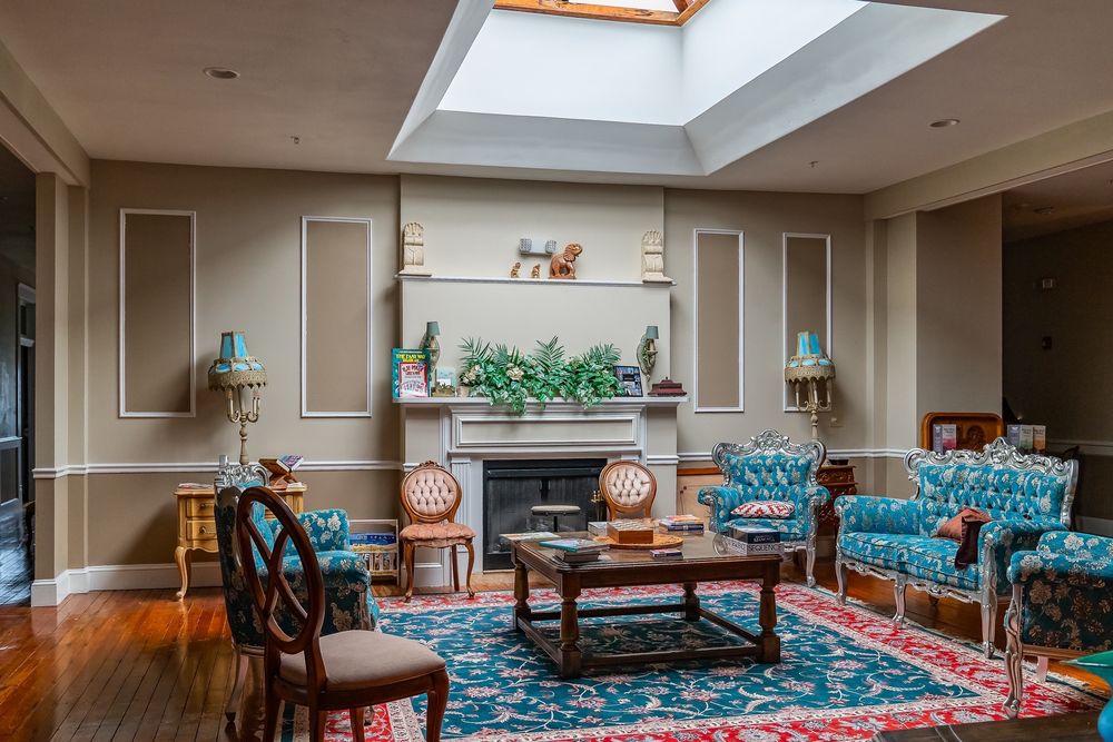 OAK TREE HOTEL - Updated October 2025 - 32 Photos & 25 Reviews - 6 West ...