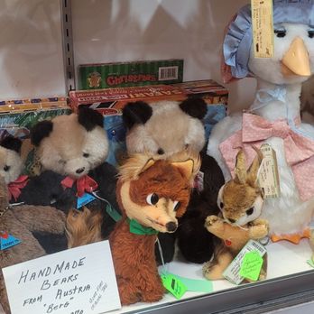 CONSIGNMENT CLASSICS - Updated September 2025 - 470 Photos & 114 ...