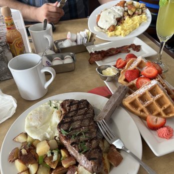 ZAINA’S BELLINI CAFE - Updated October 2025 - 246 Photos & 198 Reviews ...