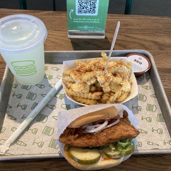 SHAKE SHACK ROUND ROCK - Updated November 2025 - 87 Photos & 47 Reviews ...