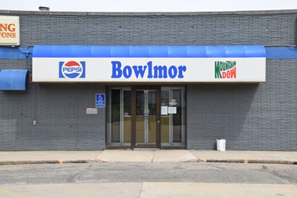 BOWLMOR LANES & LOUNGE - Updated May 2025 - 617 S State St, Fairmont ...