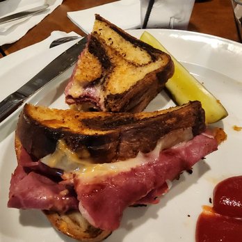 THE HOWLING ROOSTER - Updated October 2024 - 450 Photos & 343 Reviews ...