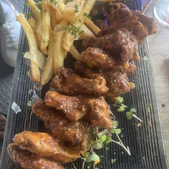 WEEZY’S - Updated April 2025 - 154 Photos & 68 Reviews - 200 Bennett St ...