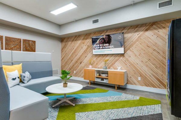 ALIGHT RIVERSIDE - 99 Photos & 147 Reviews - Apartments - 1400 ...