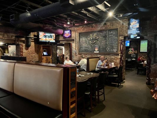 TROLL PUB UNDER THE BRIDGE - Updated January 2026 - 998 Photos & 886 ...